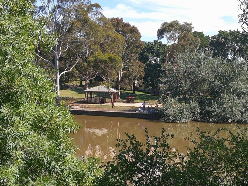 Coburg Lake Reserve playground walk - Walking Maps